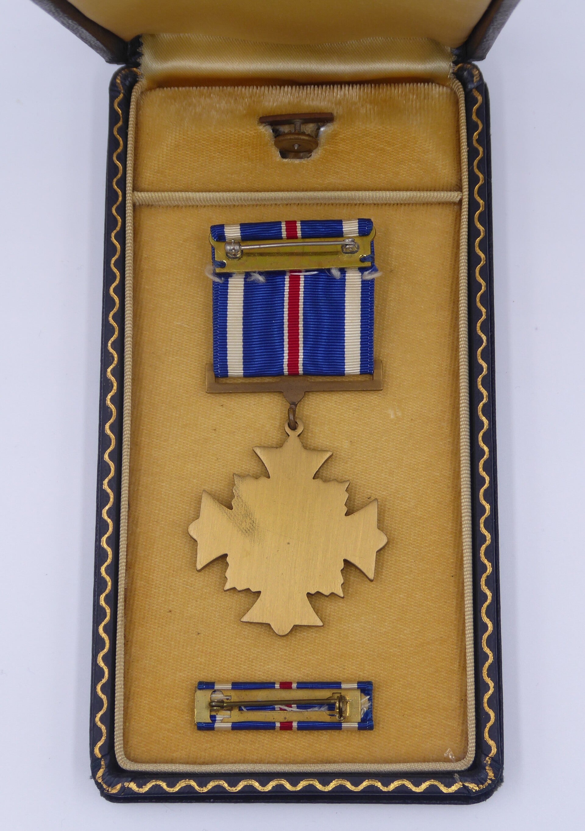 WW2 Cased Distinguished Flying Cross | Chasing Militaria