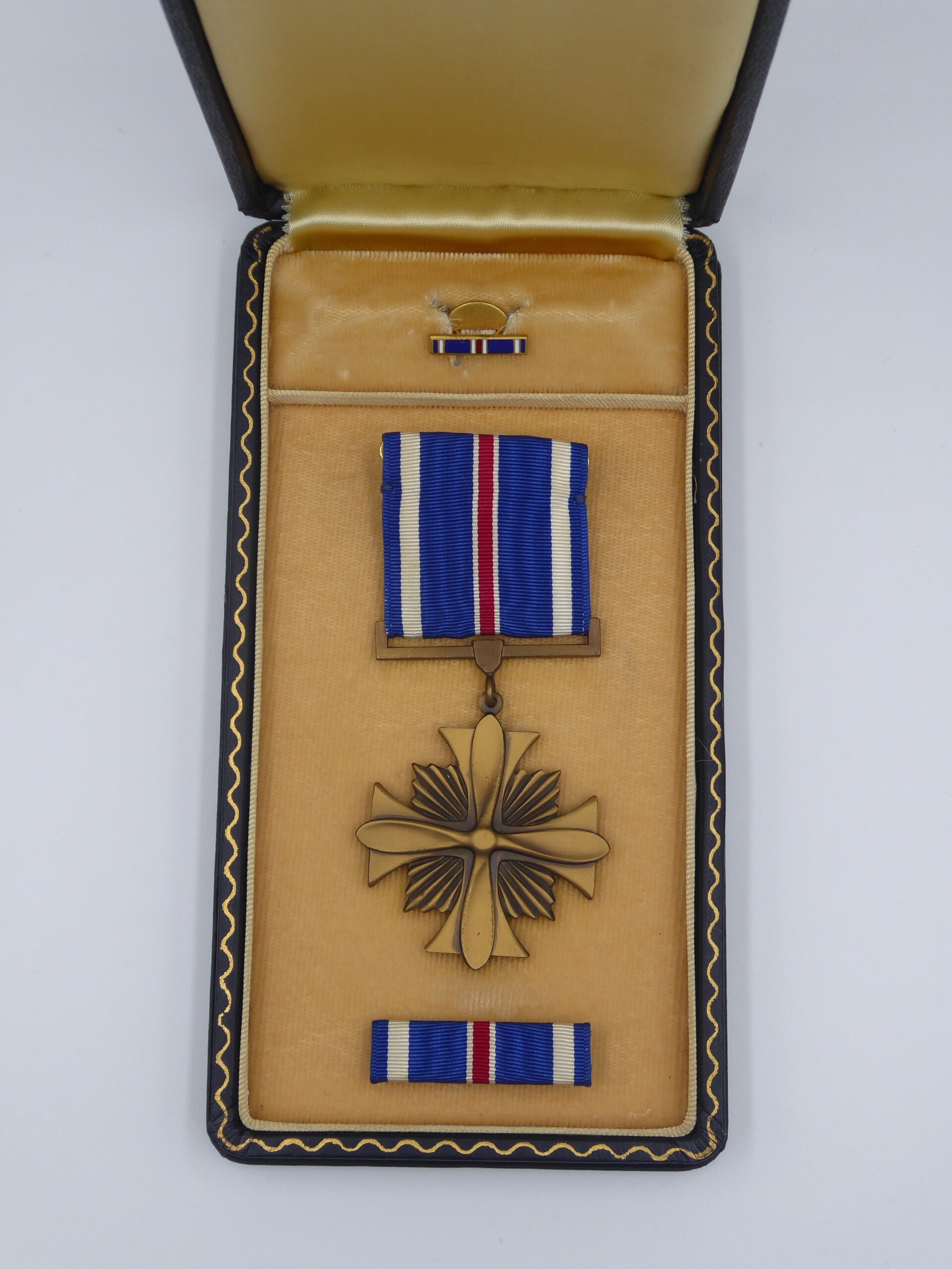 WW2 Cased Distinguished Flying Cross | Chasing Militaria