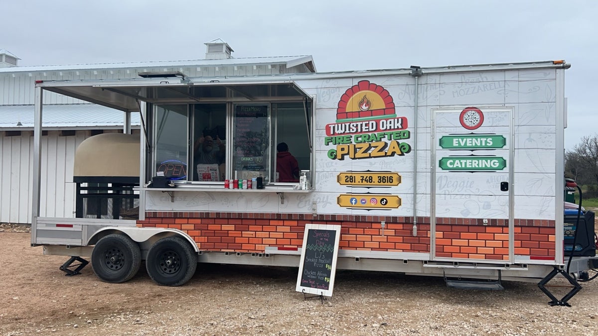 Twisted Oak Fire Crafted Pizza