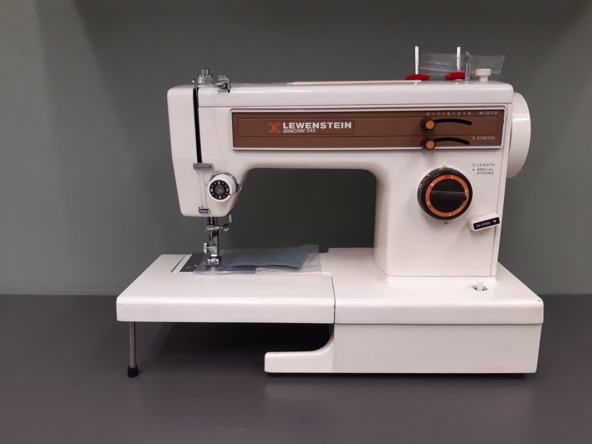 Lewenstein / Naaimachines | NaaimachineWebwinkel.nl