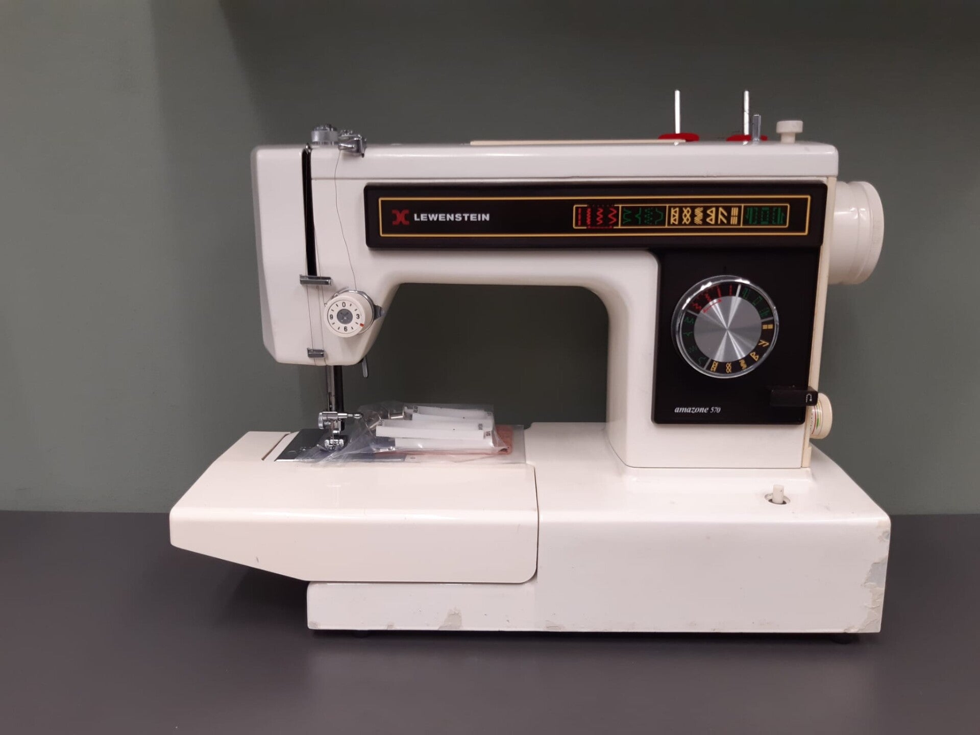 Lewenstein / Naaimachines | NaaimachineWebwinkel.nl