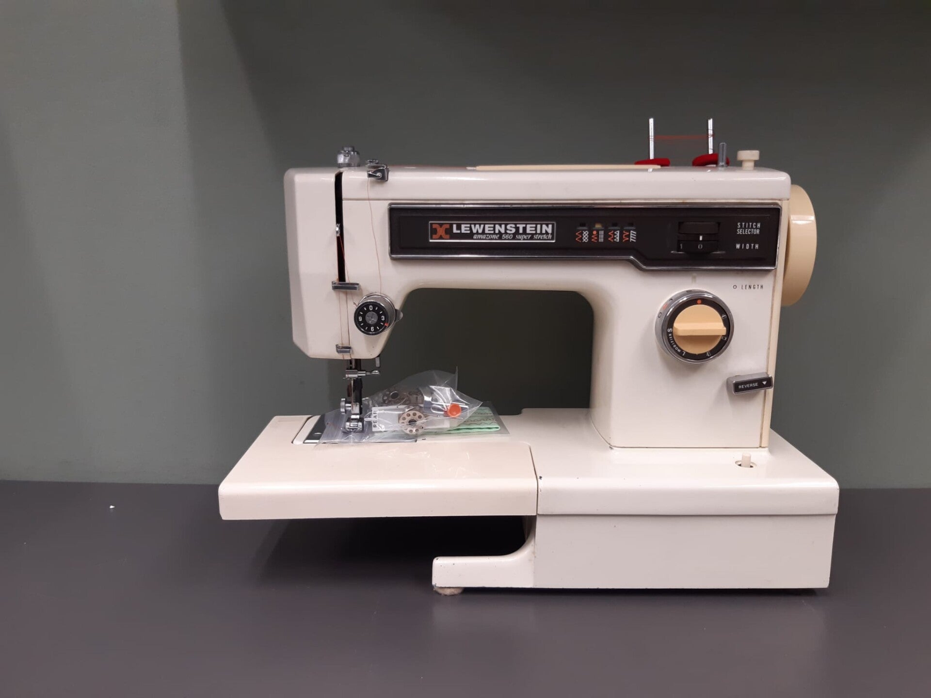 Lewenstein / Naaimachines | NaaimachineWebwinkel.nl