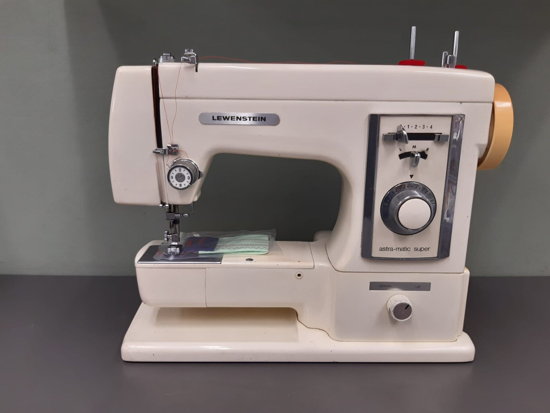 Lewenstein / Naaimachines | NaaimachineWebwinkel.nl