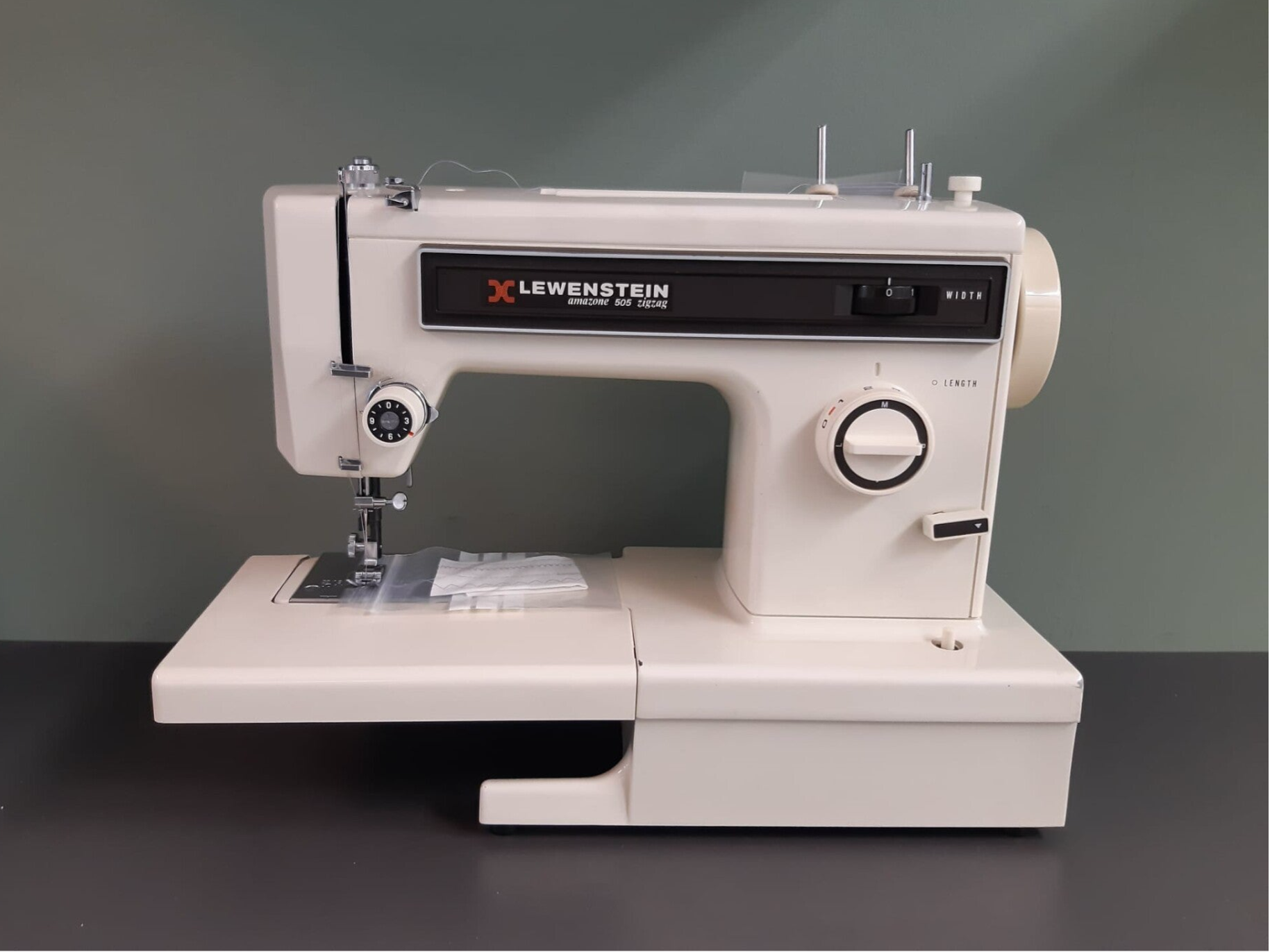 Lewenstein / Naaimachines | NaaimachineWebwinkel.nl