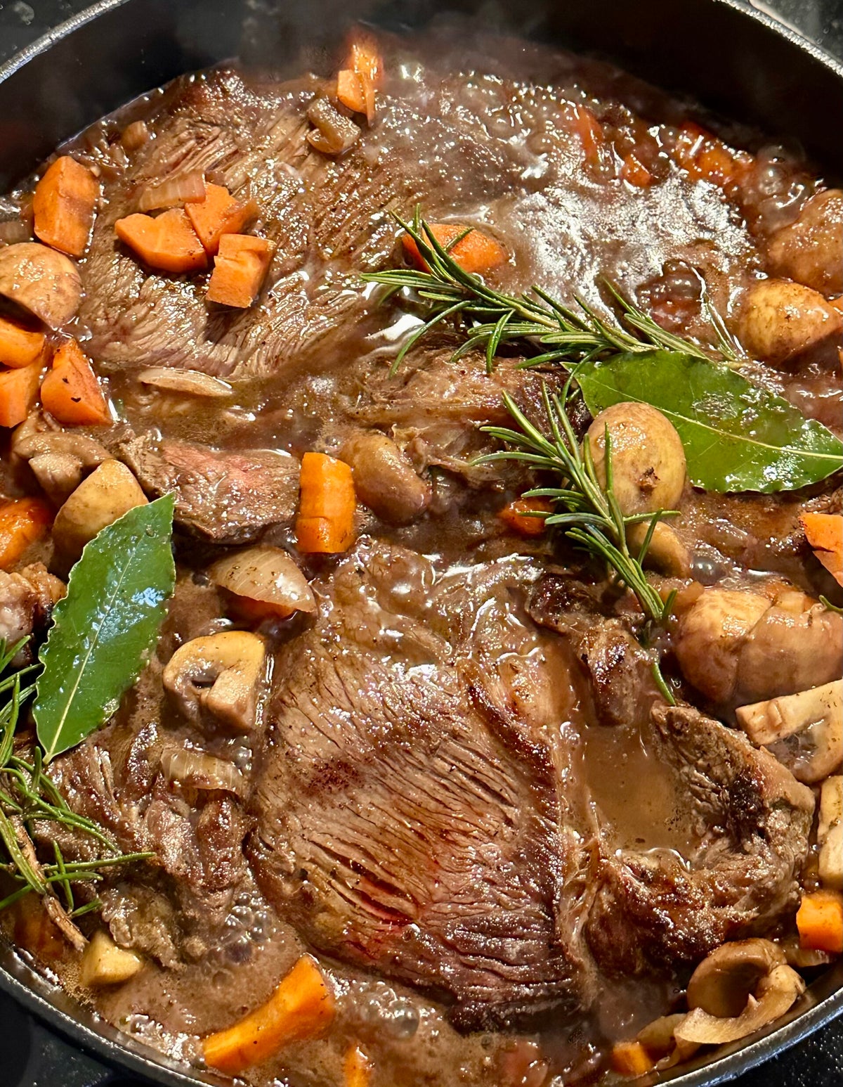 RUNDER RIB LAPPEN GESTOOFD IN RODE WIJN / Recepten | WildFoodChef