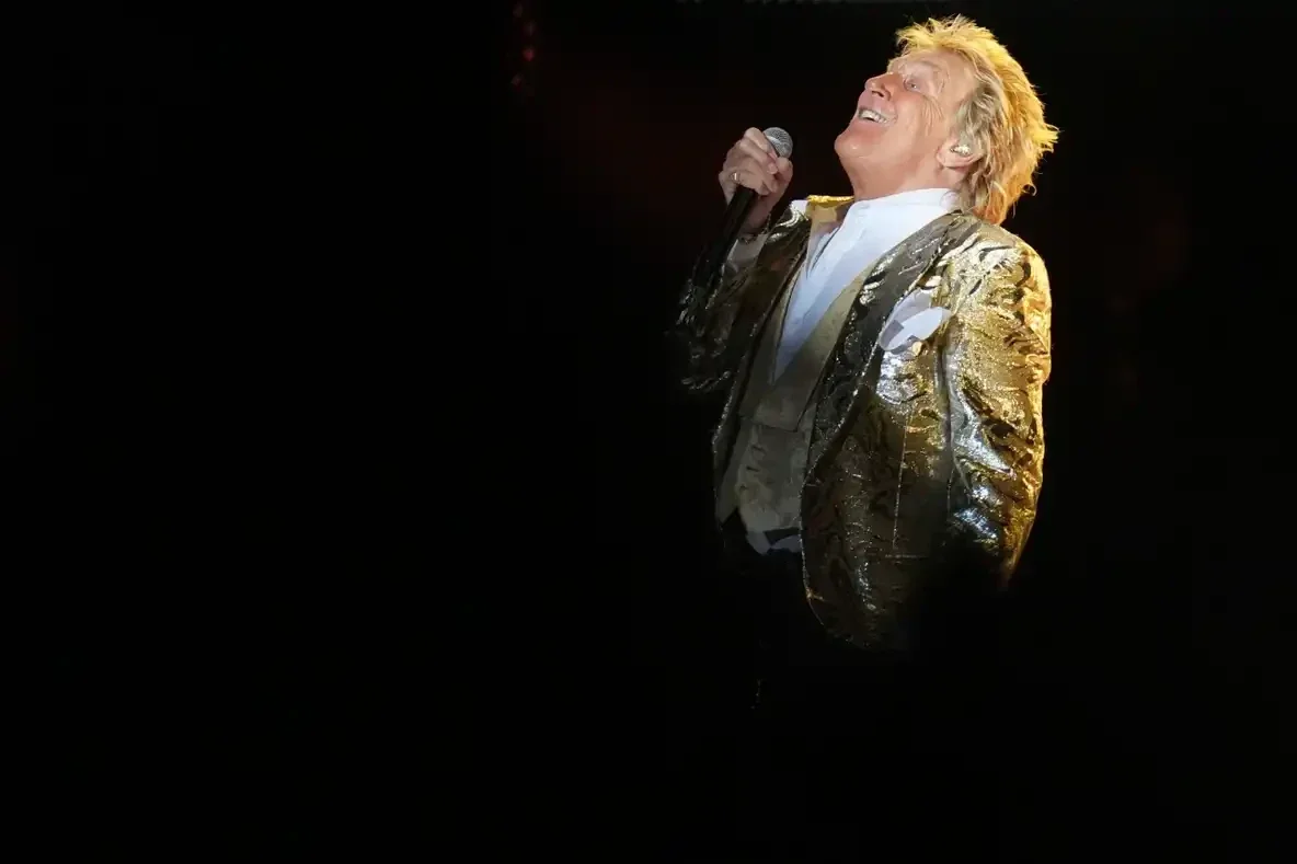 Rod Stewart is back on tour: Knoxville celebrates the music legend ...