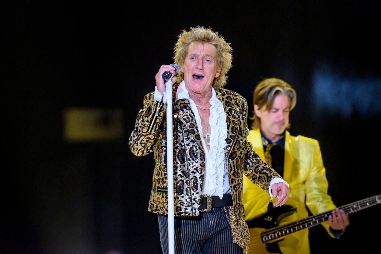 Party under the tent roof: Rod Stewart at the Olympic Hall in Munich / NEWS | STORYTELLER ...