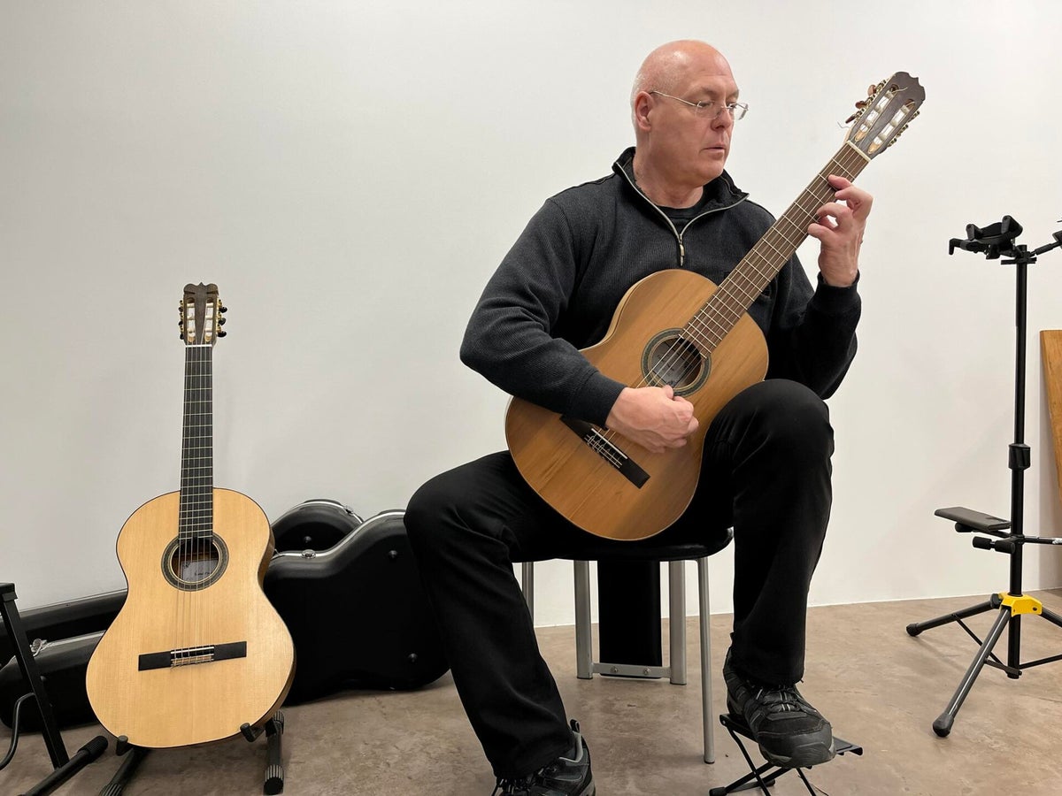 Kdaj kupiti novo kitaro - When to buy a new guitar | ProdanGuitars