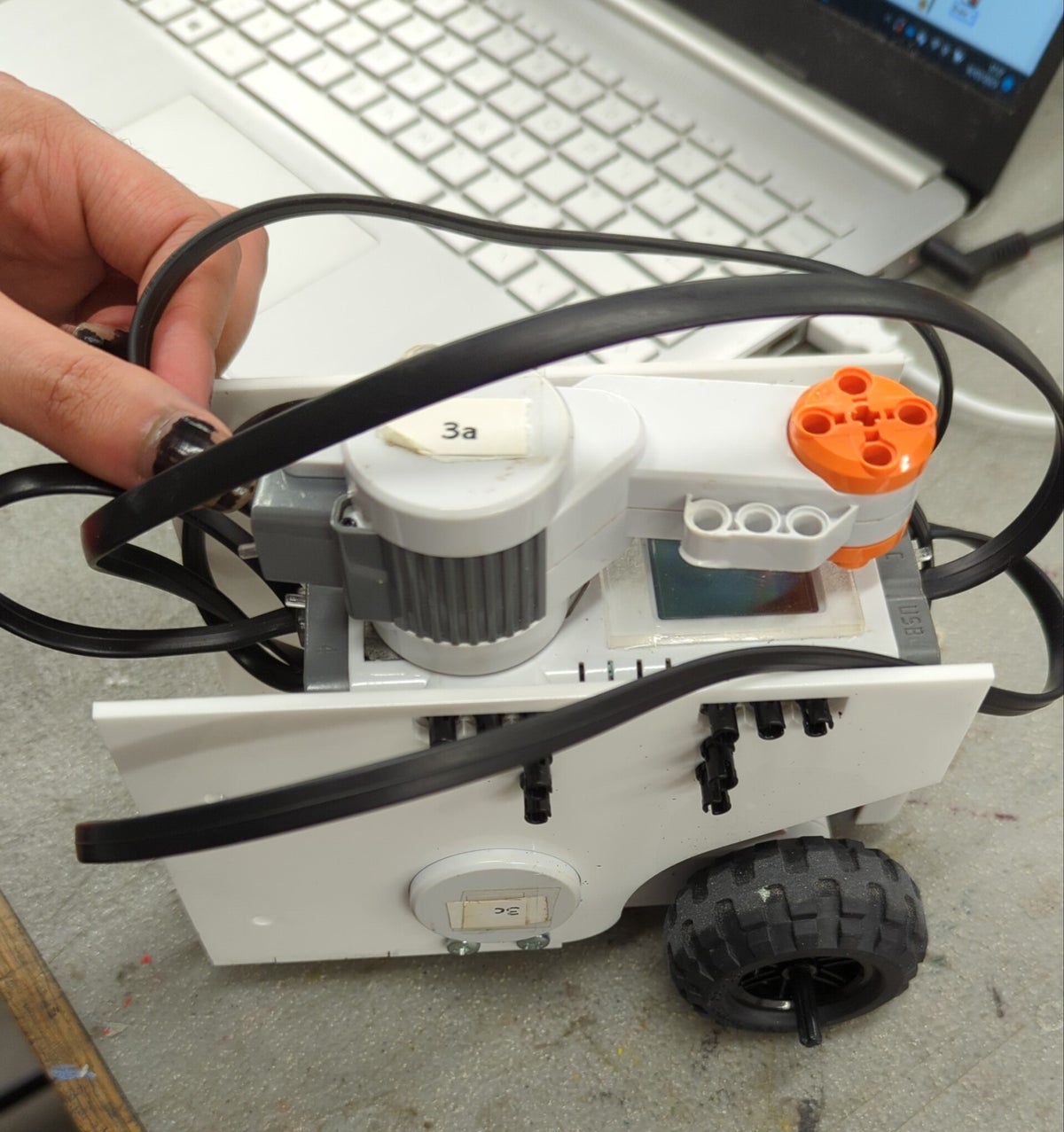 Line Following Robot / Explore | Michael Kourouklis - Product Design ...