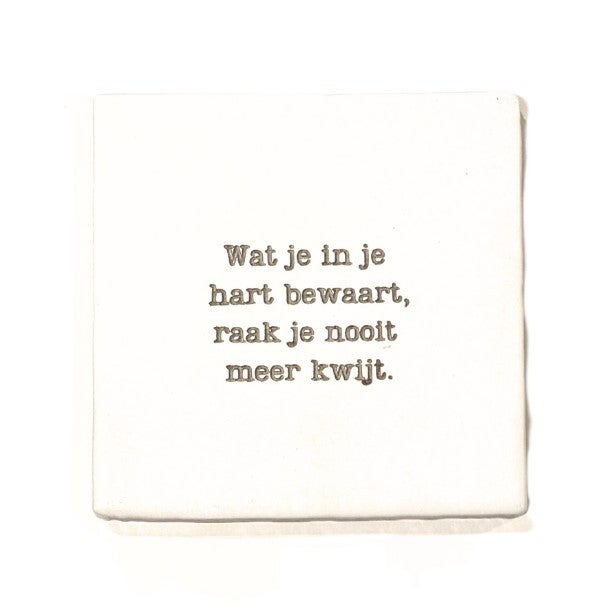 Tegeltje met tekst; Wat je in je hart bewaart, raak je nooit meer kwijt ...