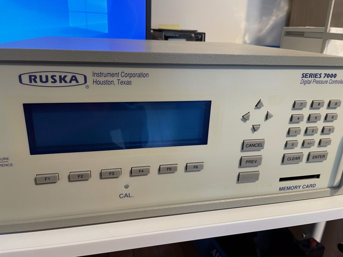 Ruska 7010 pressure controller 100 psi diff | CoBo Engineering