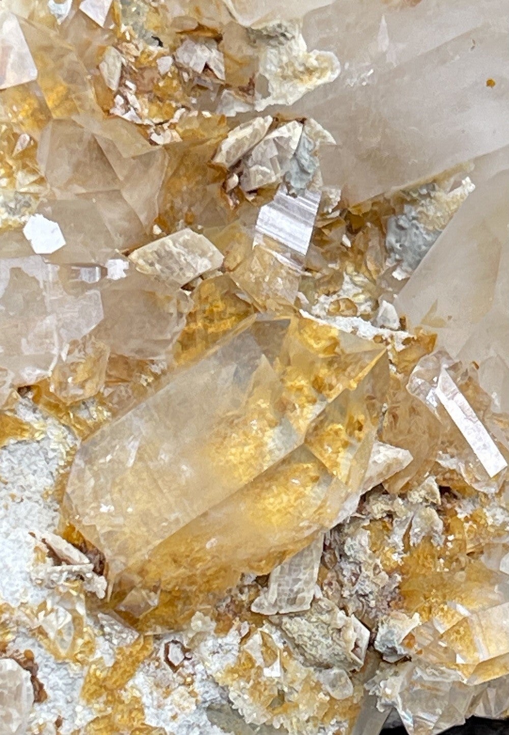 Bergkristal Kwarts Cluster met Hematiet uit Frankrijk ruw, medium ...