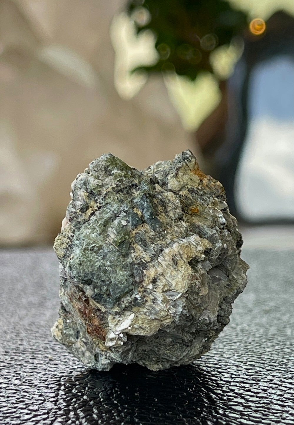 Groene Toermalijn uit Mozambique ruw, klein | Jalla Stones - Edelstenen ...