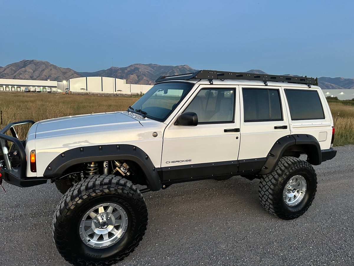 CLEAN BUILD 1998 Jeep Cherokee XJ Classic RestoMod | Hazard Buildz