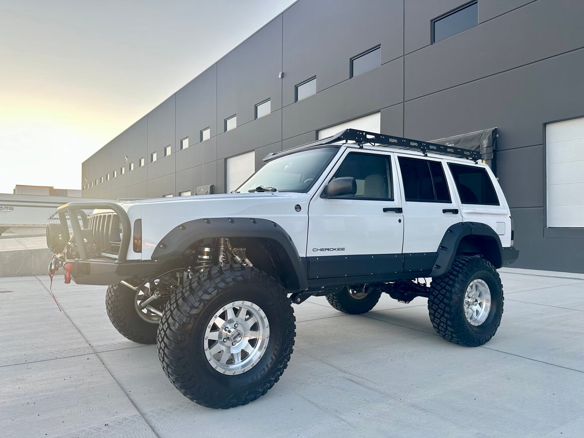 CLEAN BUILD 1998 Jeep Cherokee XJ Classic RestoMod | Hazard Buildz