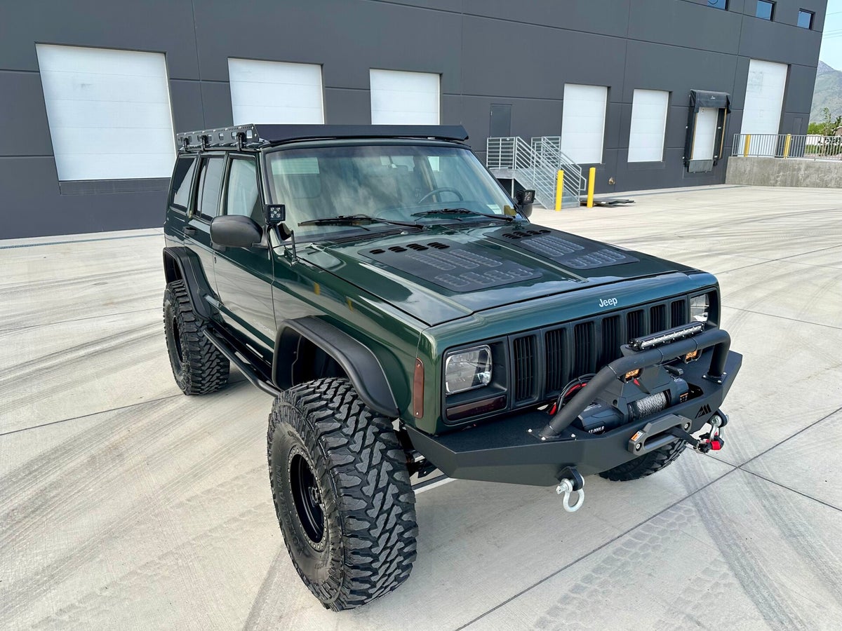 1997 Jeep Cherokee XJ - Moss Green Pearl | Hazard Buildz