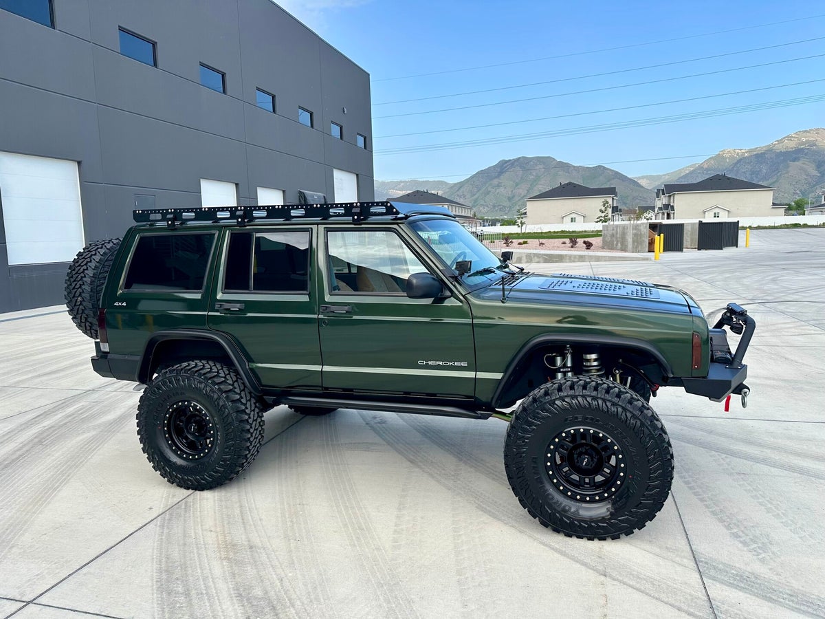 1997 Jeep Cherokee XJ - Moss Green Pearl | Hazard Buildz