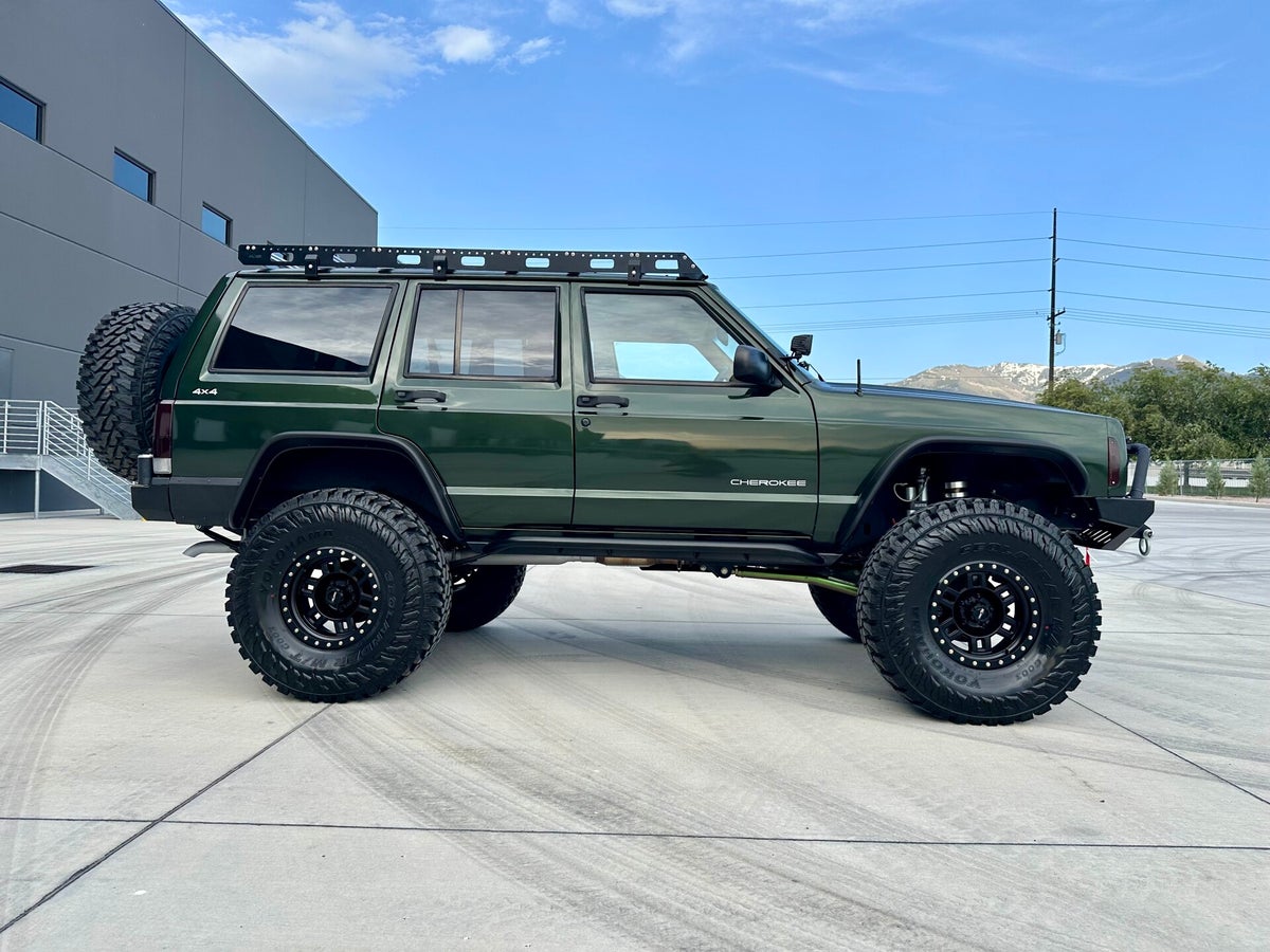 1997 Jeep Cherokee XJ - Moss Green Pearl | Hazard Buildz