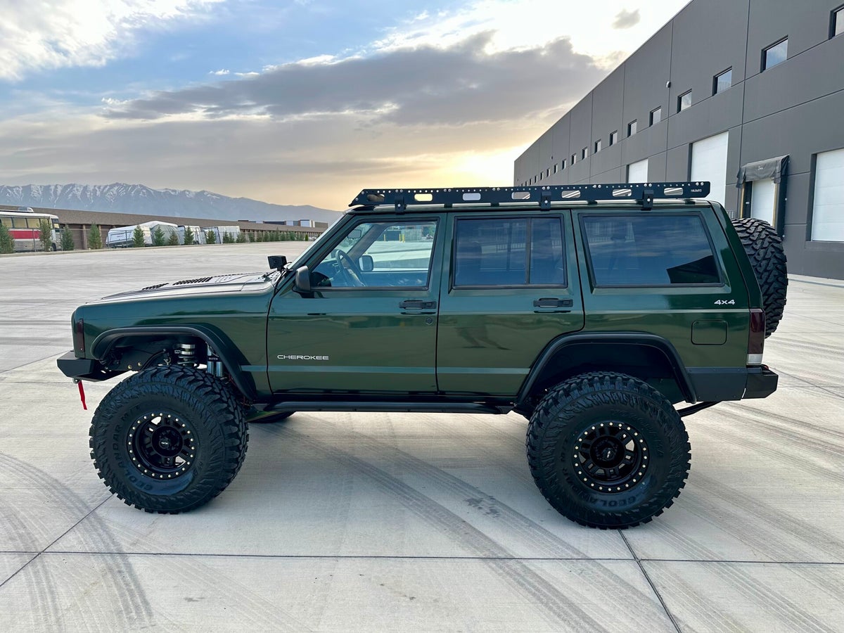 1997 Jeep Cherokee XJ - Moss Green Pearl | Hazard Buildz