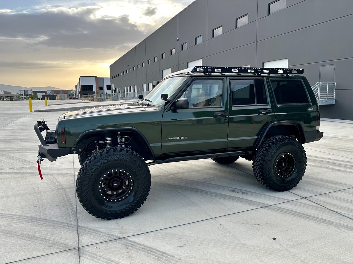 1997 Jeep Cherokee XJ - Moss Green Pearl | Hazard Buildz