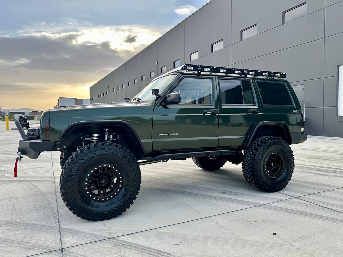 1997 Jeep Cherokee XJ - Moss Green Pearl | Hazard Buildz