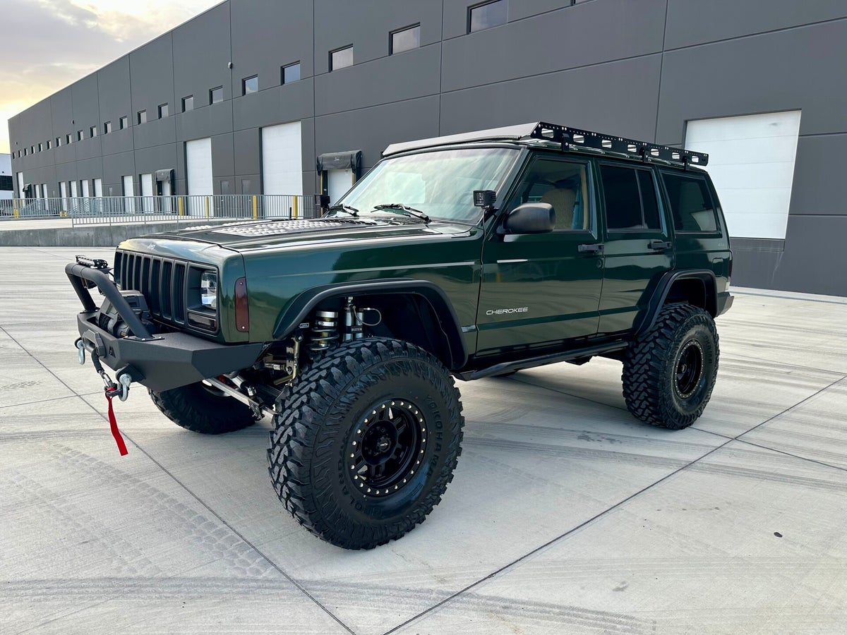 1997 Jeep Cherokee XJ - Moss Green Pearl | Hazard Buildz