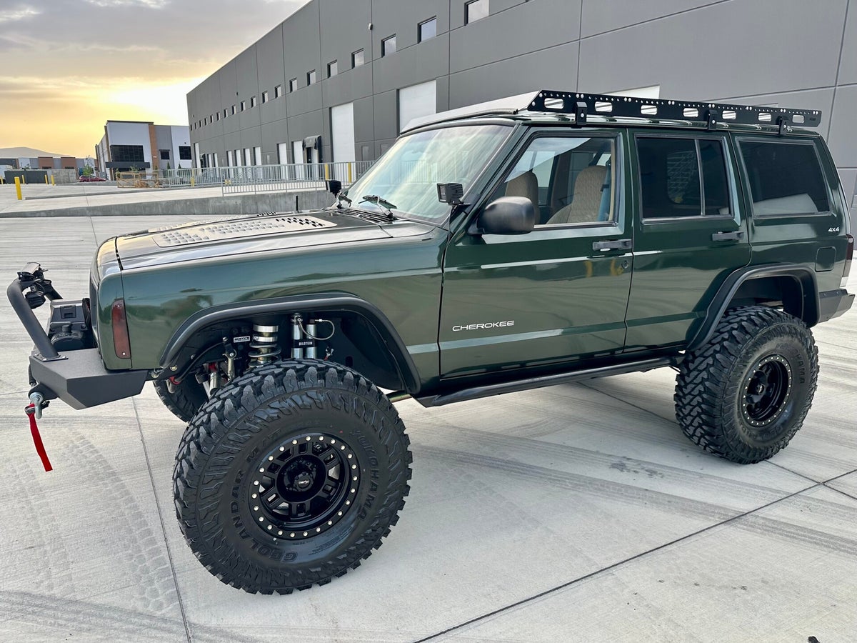 1997 Jeep Cherokee XJ - Moss Green Pearl | Hazard Buildz