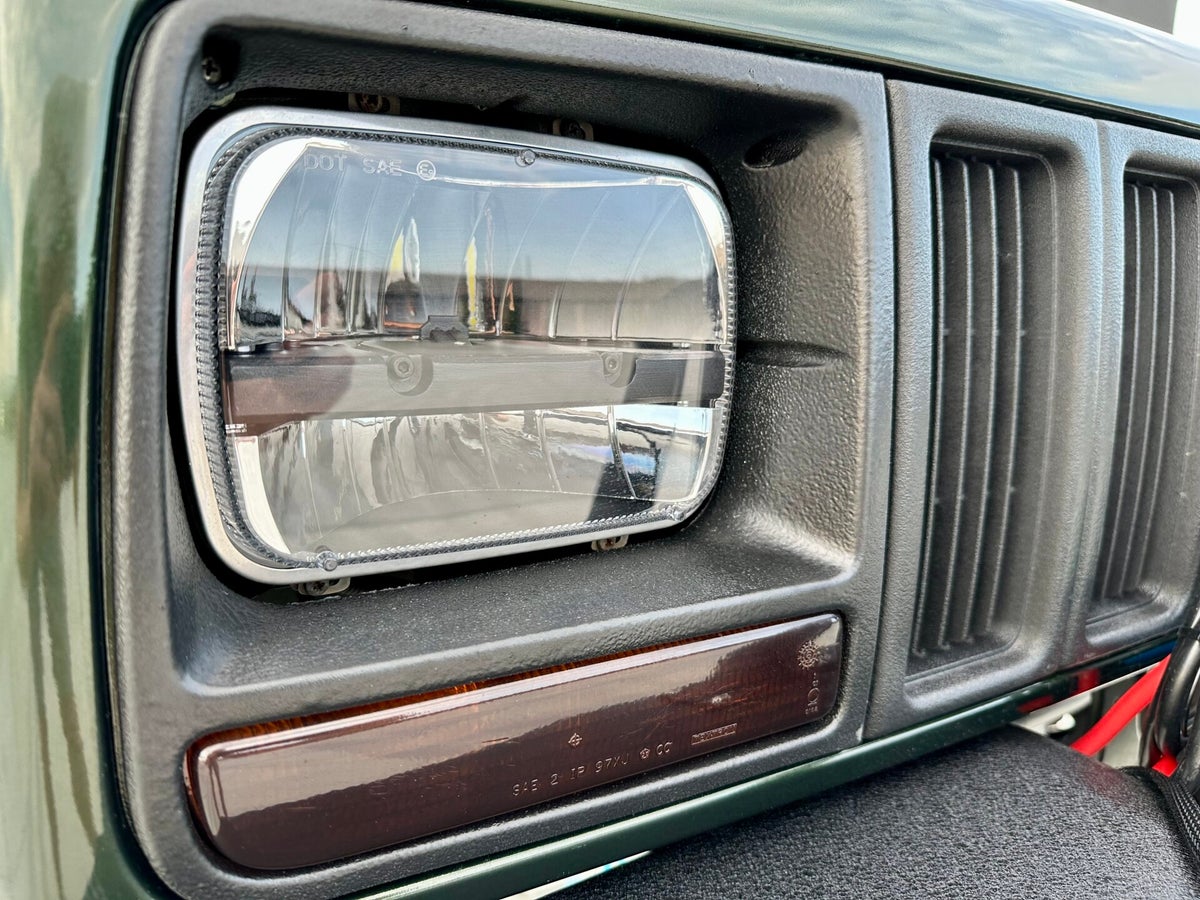 1997 Jeep Cherokee XJ - Moss Green Pearl | Hazard Buildz