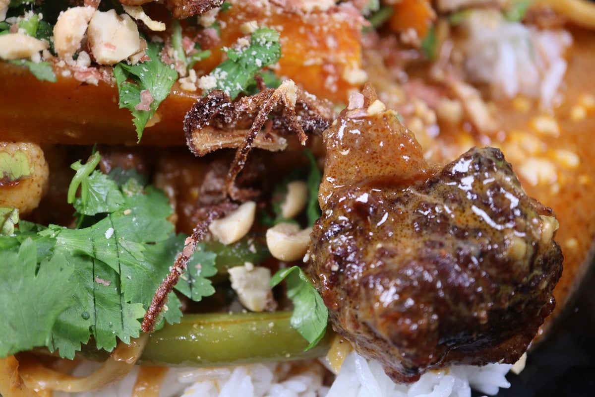 MASSAMAN CURRY MED OKSE SKANK / ASIATISK INSPIRASJON | Lag Mat