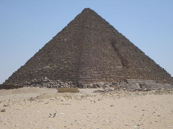La pyramide de Mykérinos / Le plateau de Guizeh / Egypte | ancien empire