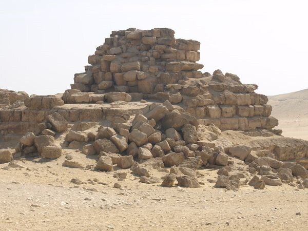La pyramide de Mykérinos / Le plateau de Guizeh / Egypte | ancien empire