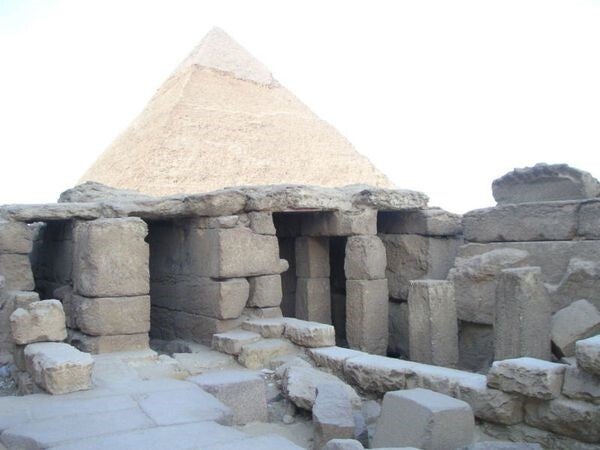 La pyramide de Mykérinos / Le plateau de Guizeh / Egypte | ancien empire
