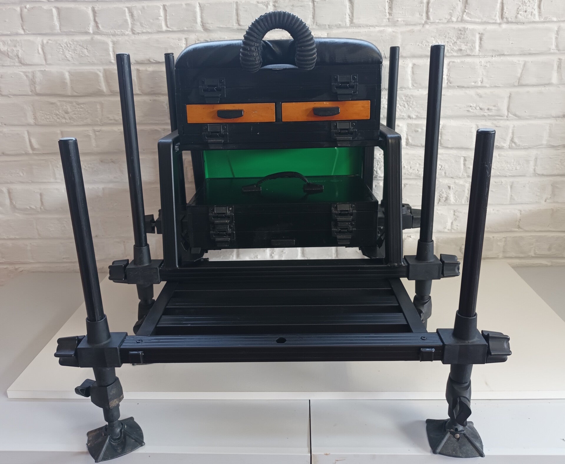 Tweedehands viskisten & accessoires | Hengelsport Evero