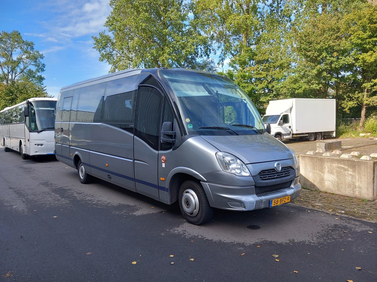 Shuttle & Tours / S | buskees.nl