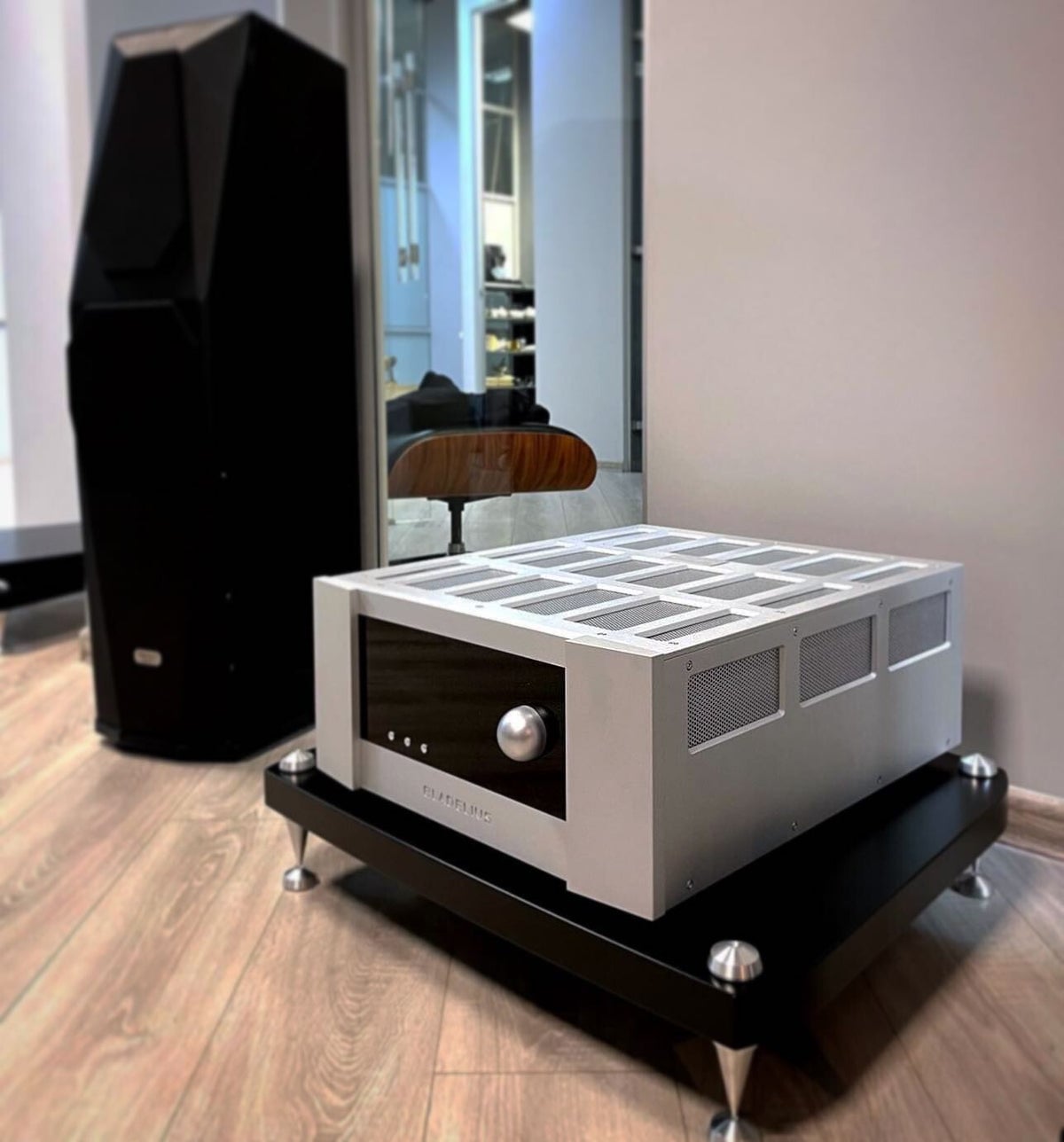 StereoWise: Amplifier - BLADELIUS / StereoWise: Amplifier - B ...