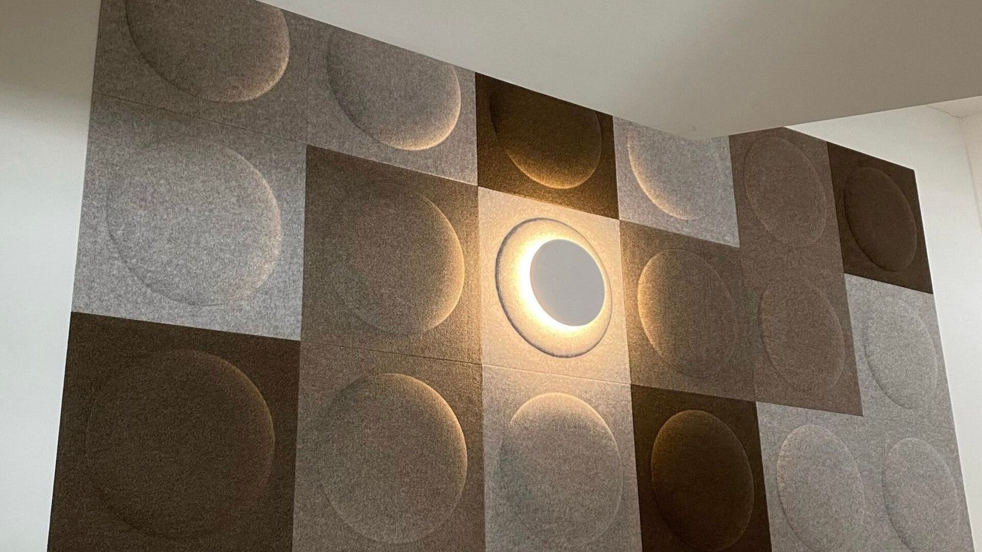 WALLFELT. Akoestische vilten wanddecoratie woonkamer