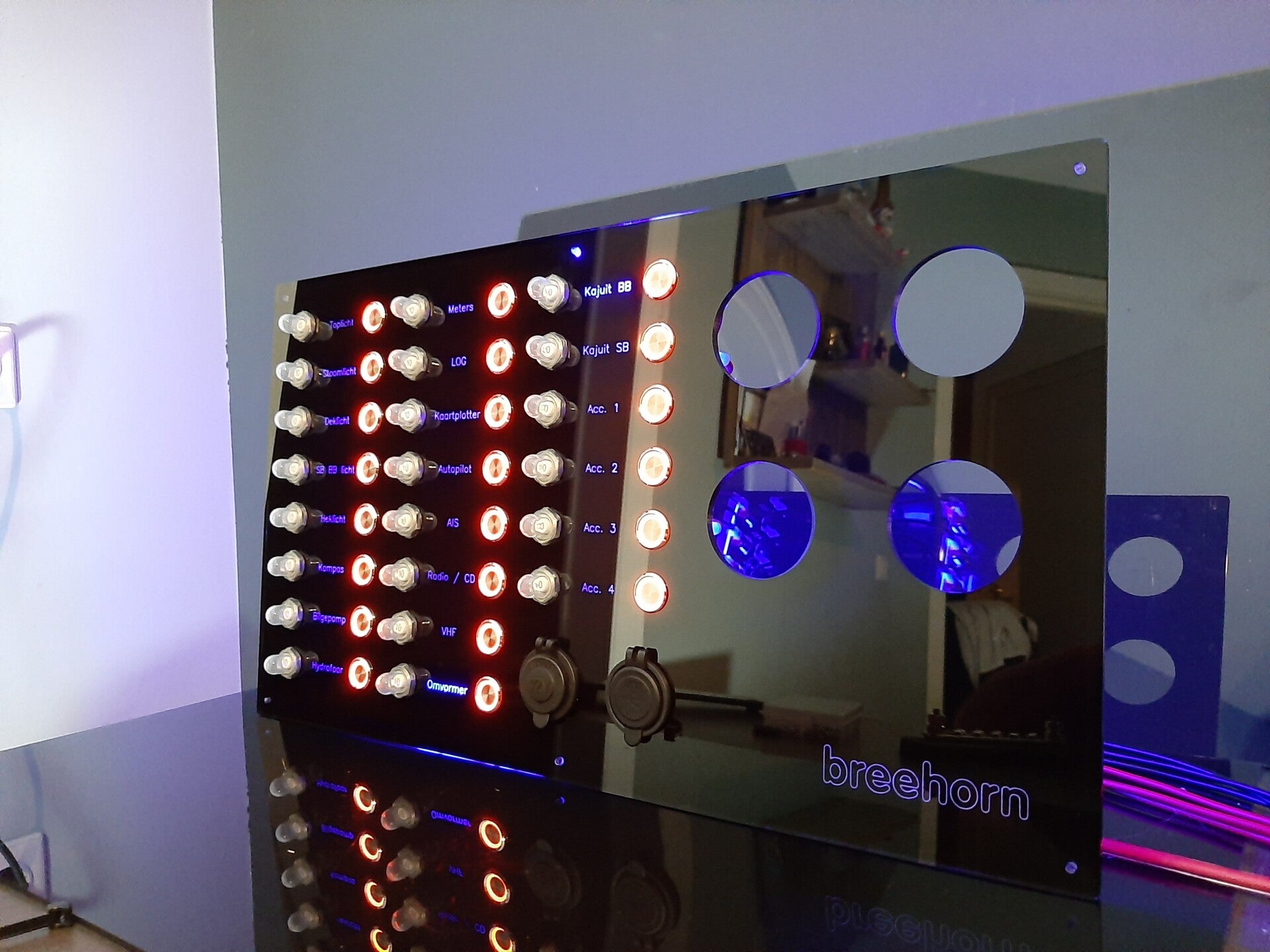 SchSwitch panel for the sailboat | 100% custom madeakelpaneel voor de ...
