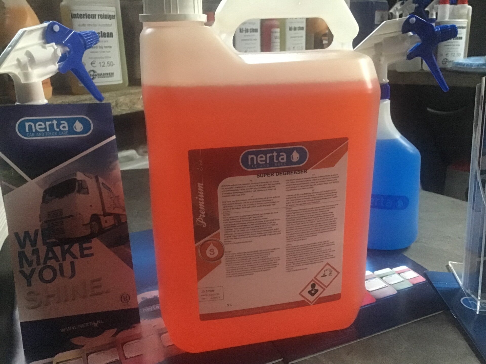 ontvetter nerta super degreaser ontvetter verwijderd vet smeer op olie ...