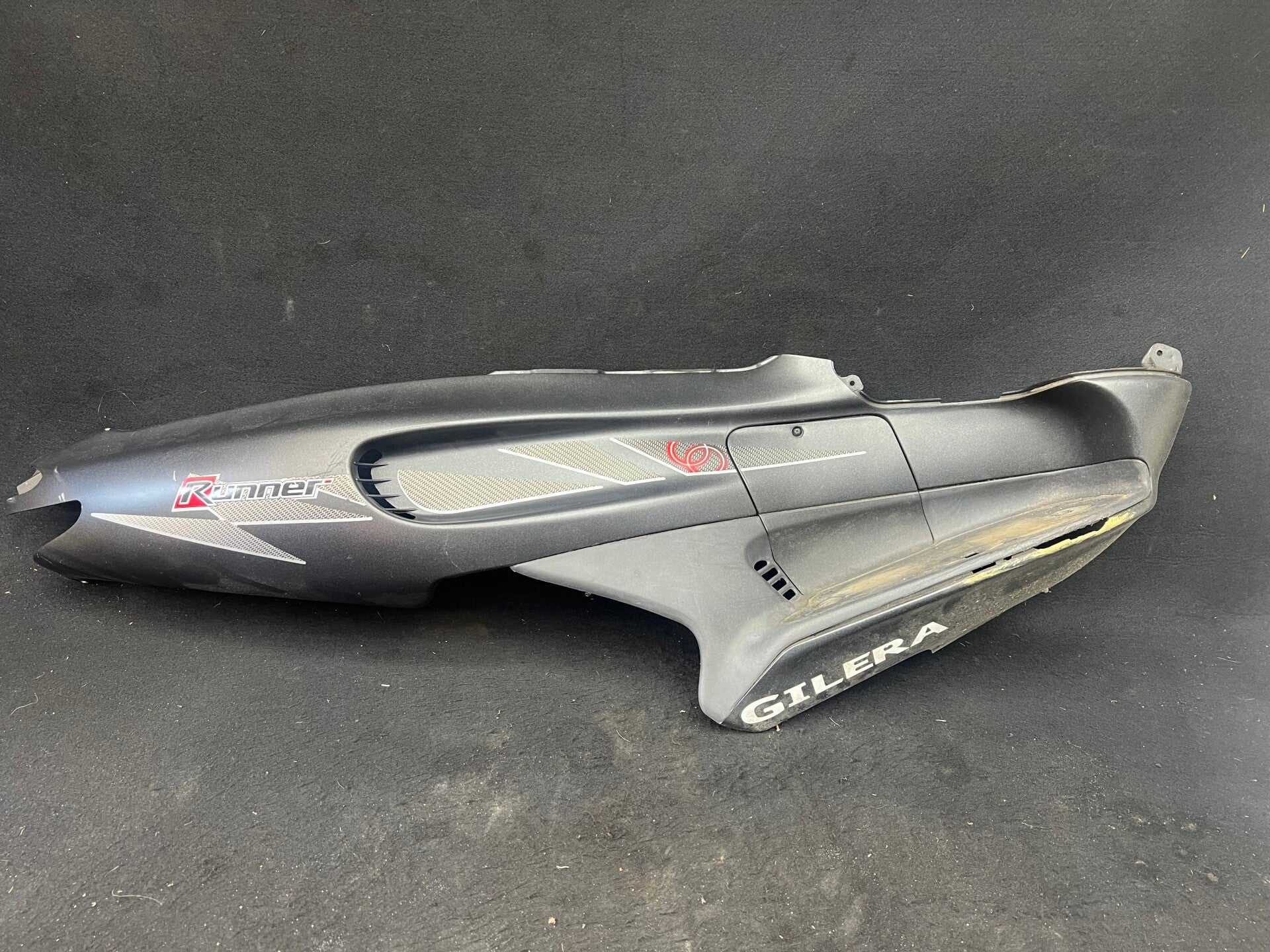 Gilera runner zijkap accu kant | Motoriparts