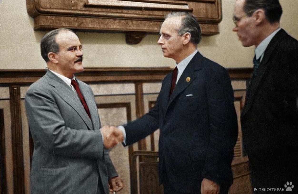 Molotov-Ribbentrop pact / Countdown to war 1936 - 1939 / Interbellum ...