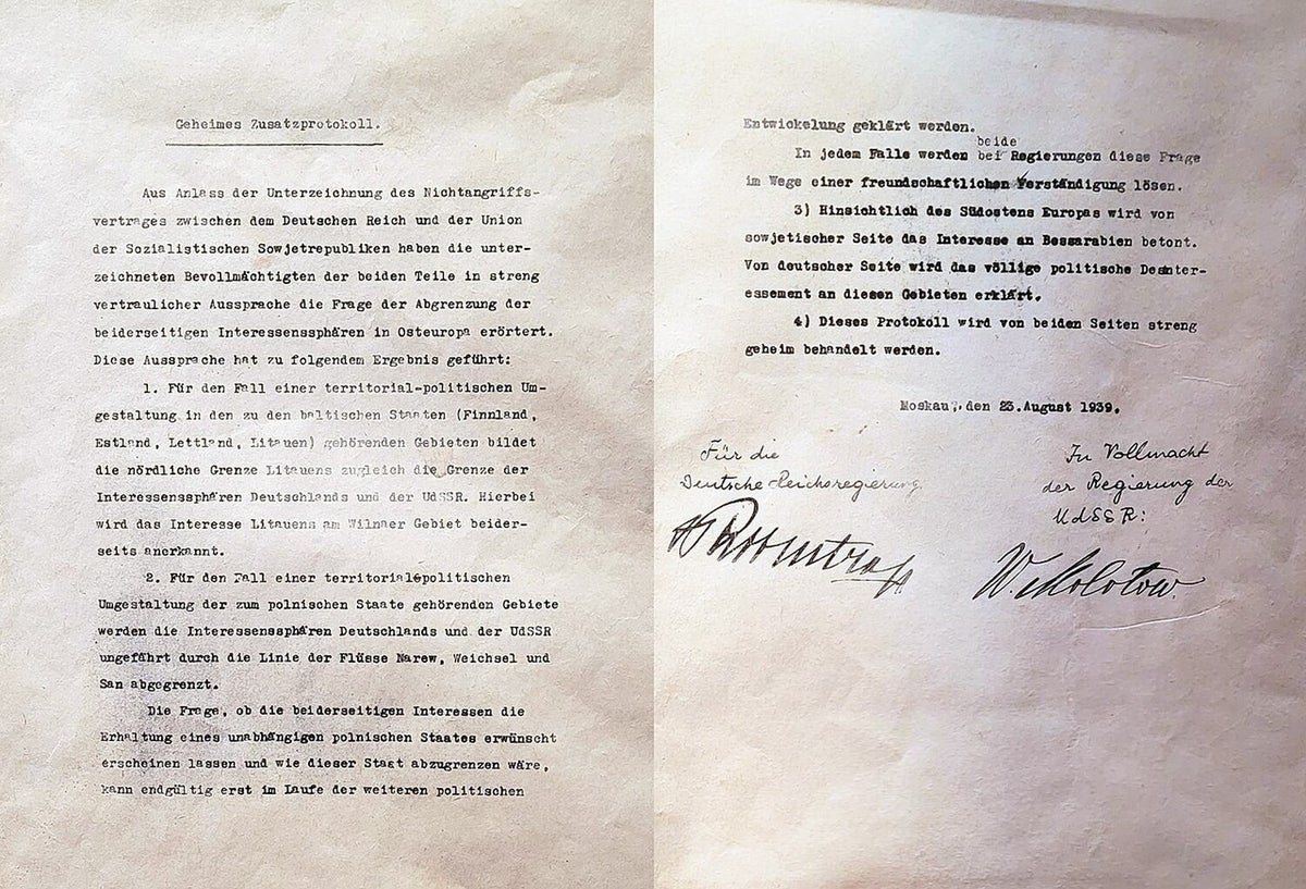 Molotov-Ribbentrop pact / Countdown to war 1936 - 1939 / Interbellum ...