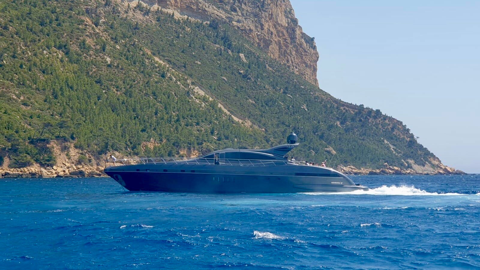 Mangusta 92 REVELLA Yacht For Sale | MSC Yachting Sales