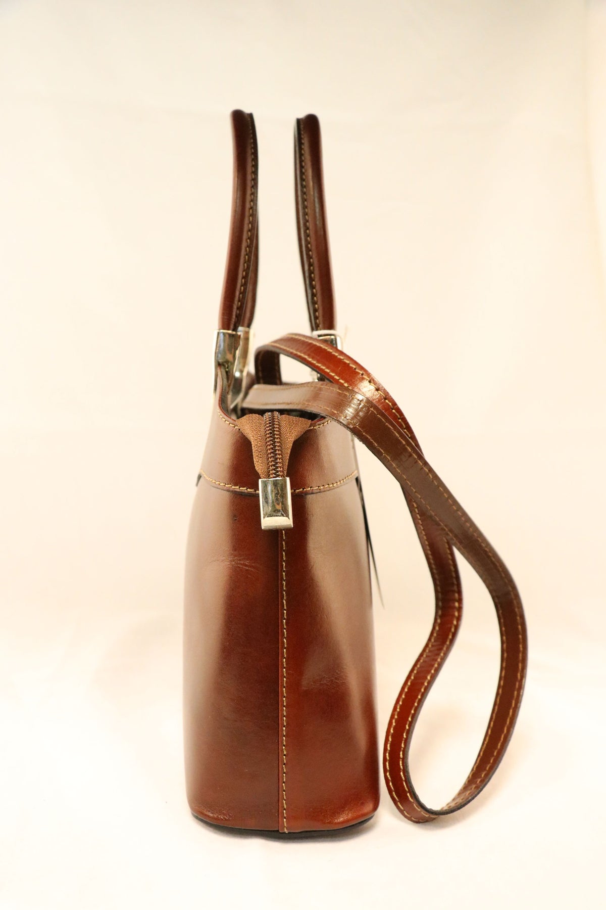 damestas, bruin kleur. | Kledingreparatie DenBosch Fashion