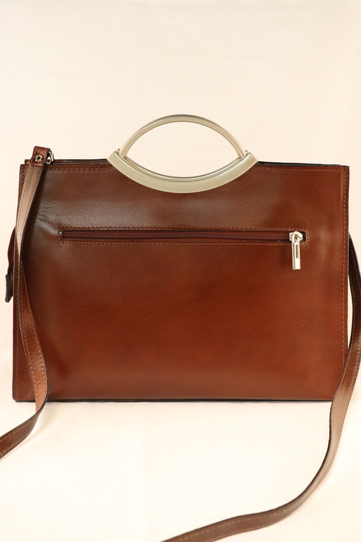 damestas, bruin kleur. | Kledingreparatie DenBosch Fashion