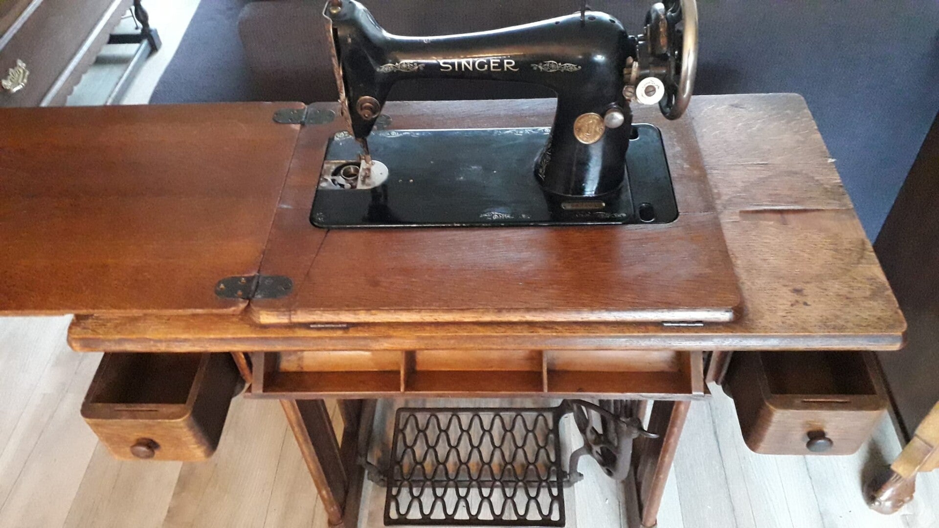 Singer Naaimachine tafel 1929 inklapbaar | IntraHome.nl