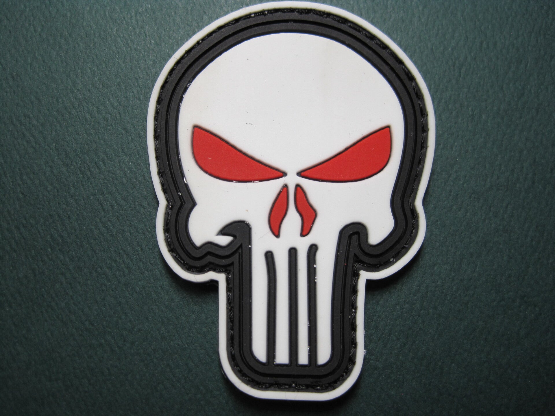 PUNISHER SKULL RED EYES PATCH PVC RUBBER HOOK BACK | MORALE PATCH MANIA