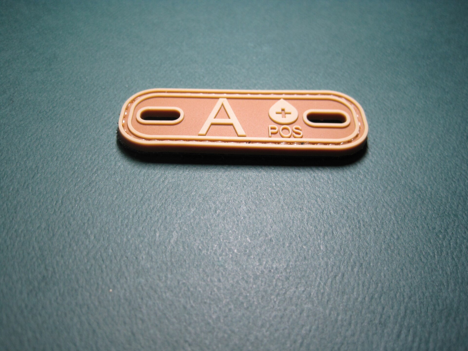 BLOOD TYPE TAG: A+ PATCH DESERT TAN PVC HOOK BACK | MORALE PATCH MANIA