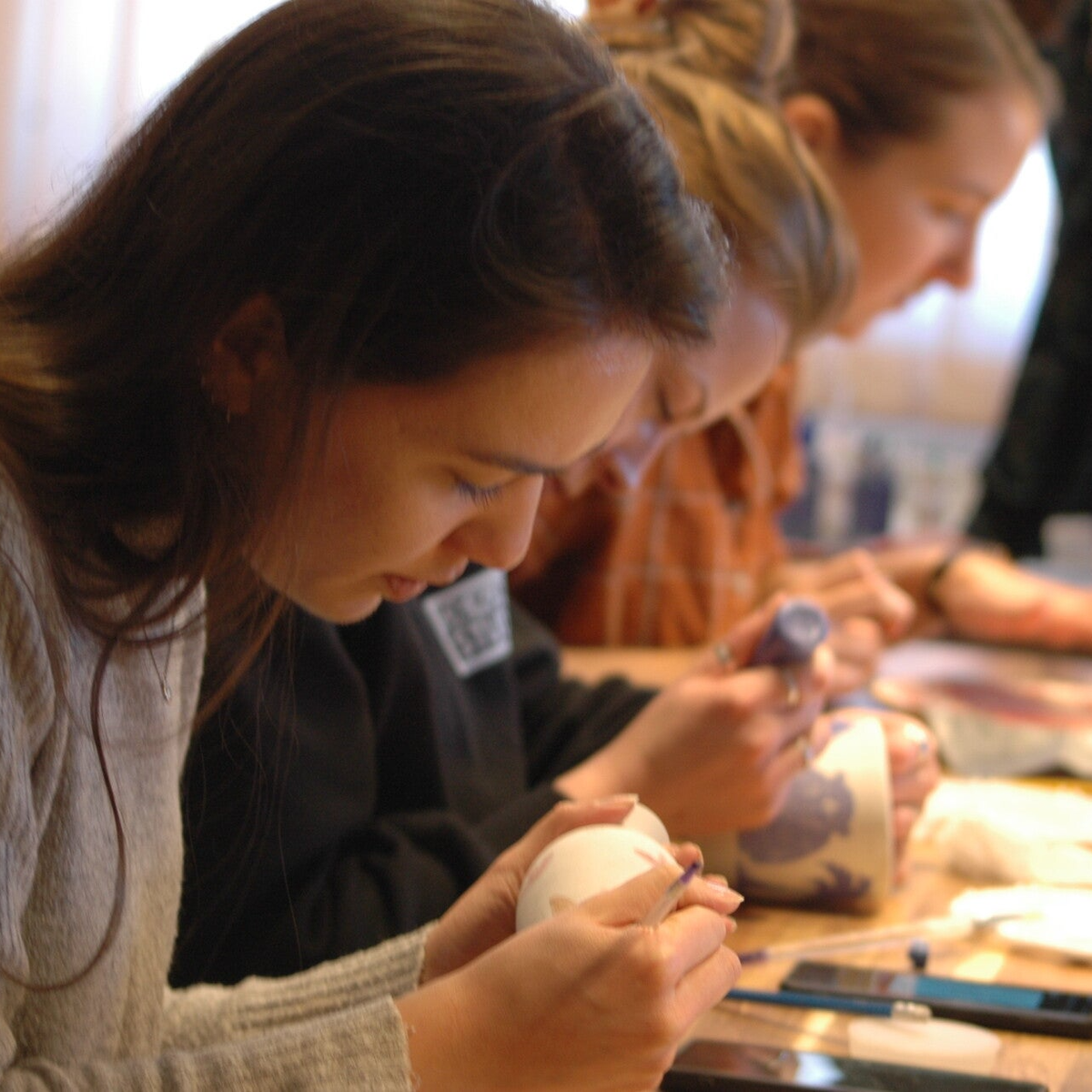 Workshop keramiek beschilderen / Workshops | deKunststudio.nl