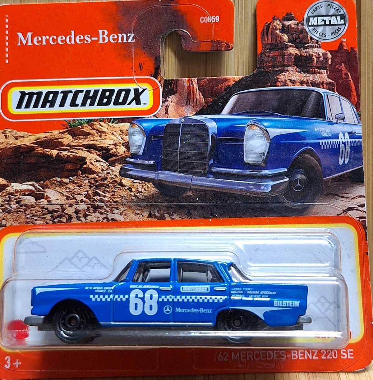 Matchbox 2021 '62 Mercedes-Benz 220 SE | Car out the box