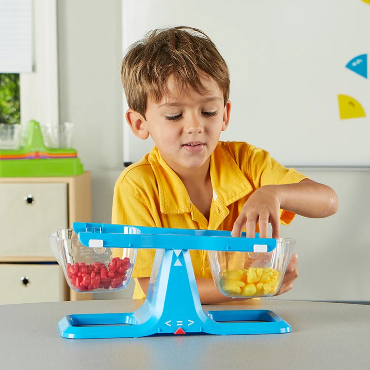 BALANSWEEGSCHAAL ©️Learning Resources Nestable Bucket balance ...
